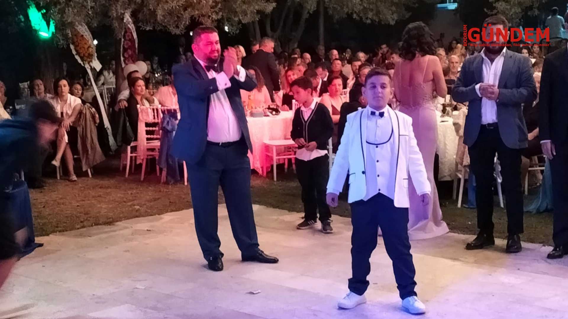 Esra ve Murat Kurutaş'ın oğlu Efe'nin sünnet düğününde Bodrumlu ...