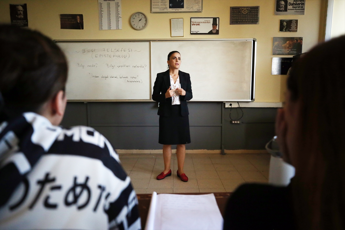 Sınıfta kalbi duran Salih, öğretmeninin kalp masajıyla yaşama döndü ...